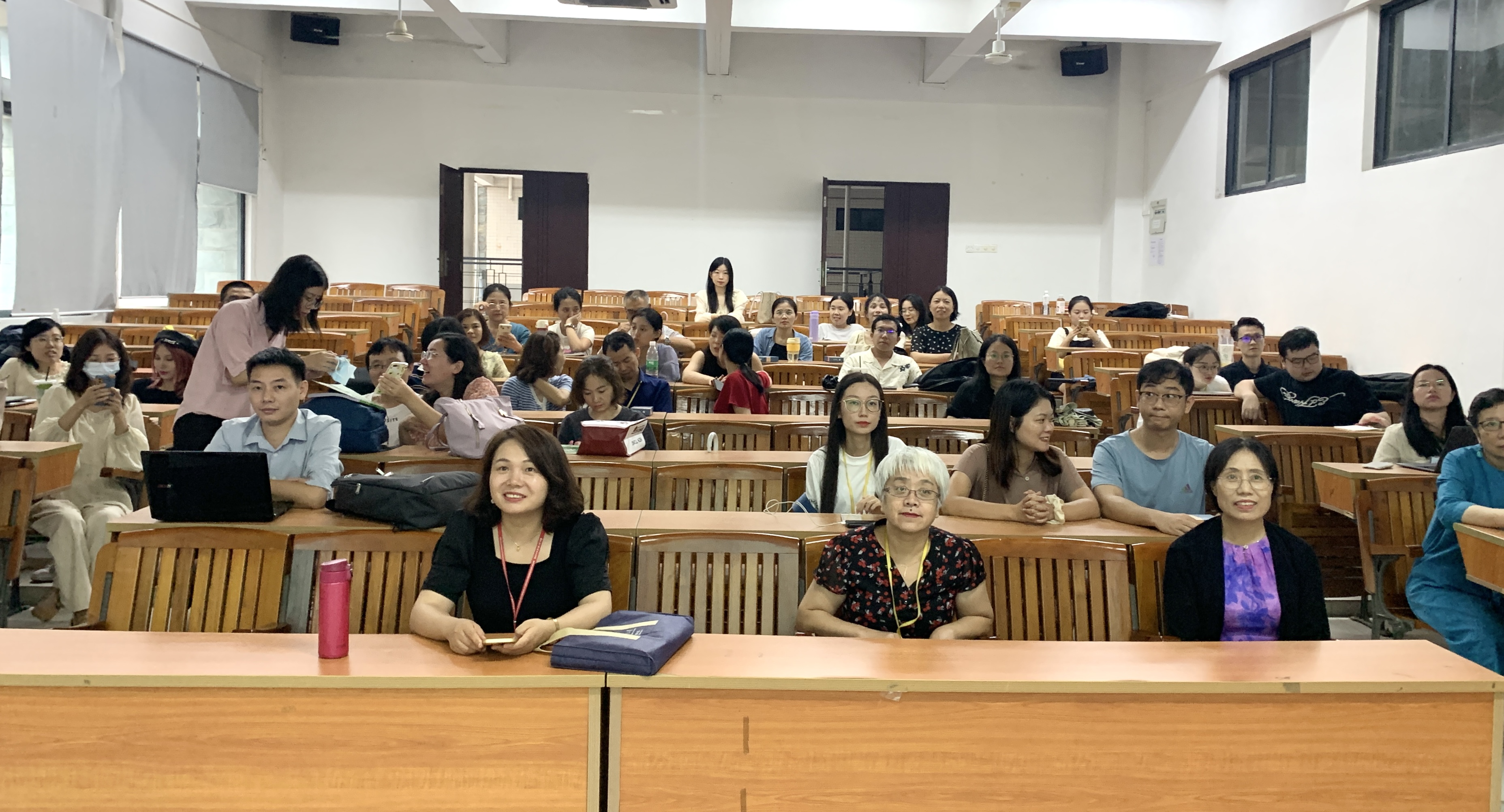 大英部组织外教社WE learn 平台培训